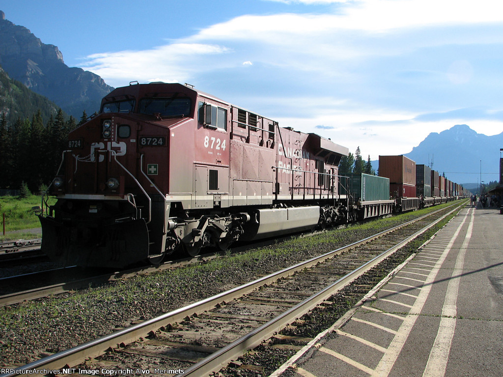 CP 8724 at Banff